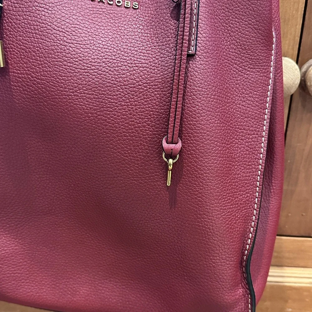 Marc Jacobs | Bags | Marc Jacobs The Grind Tote In Burgundy With Lock ...